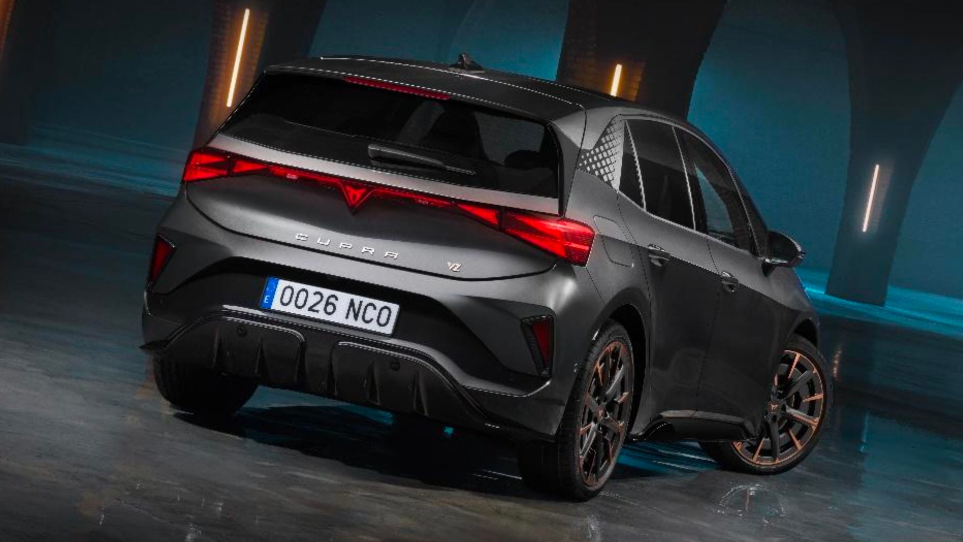 This is the new, facelifted Cupra Born, and it'll cost between £36k-£ ...