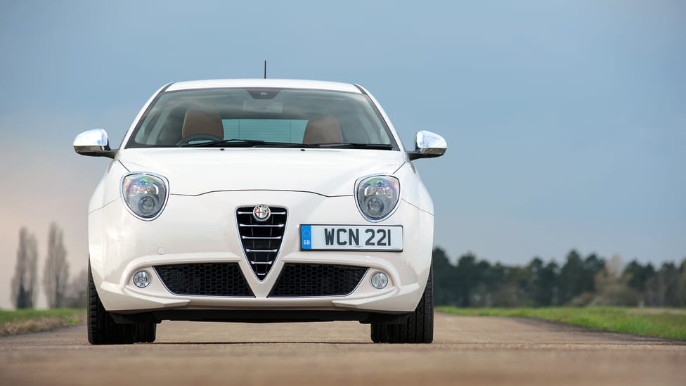 Alfa Romeo MiTo Interior Layout & Technology | Top Gear