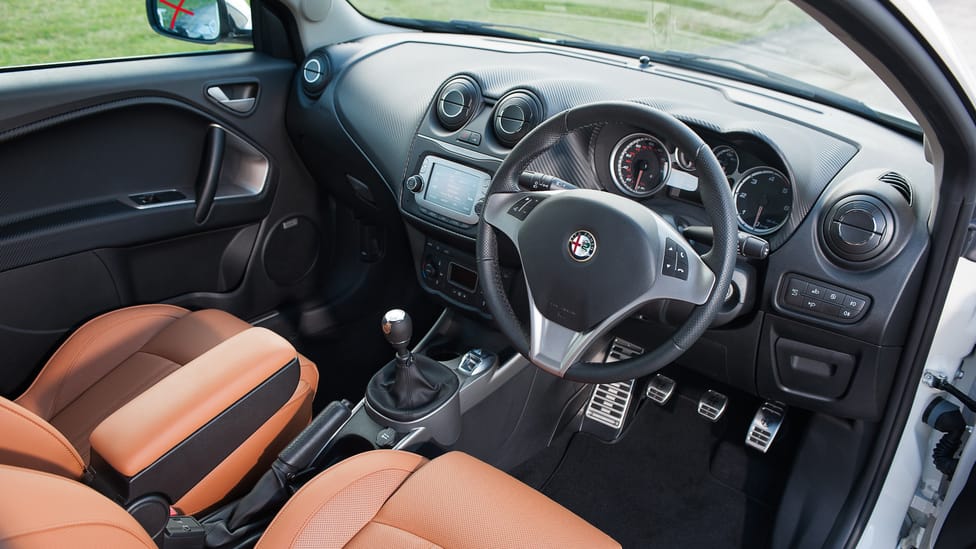 Alfa Romeo MiTo Interior Layout & Technology | Top Gear