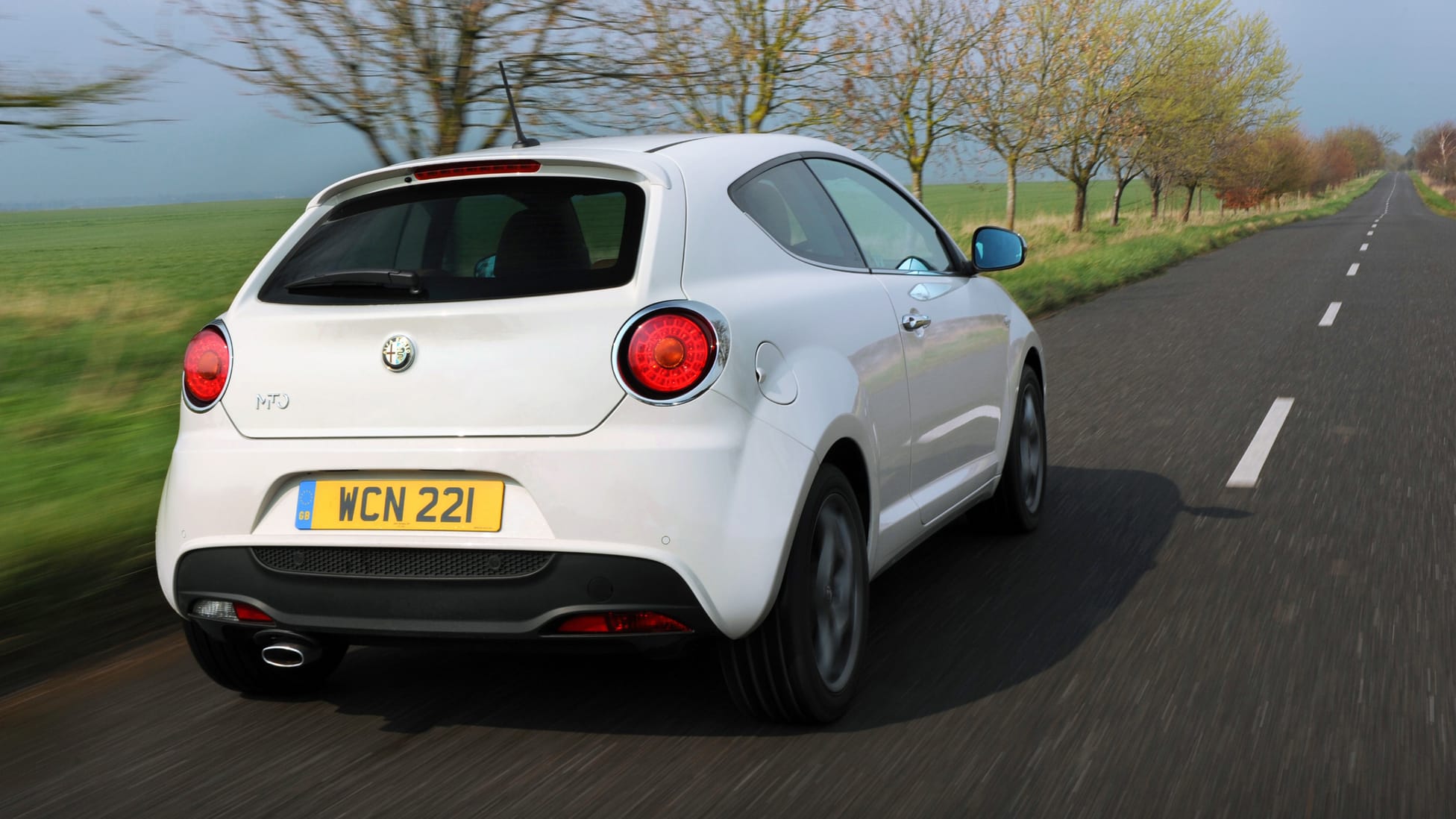 Alfa Romeo MiTo Interior Layout & Technology | Top Gear