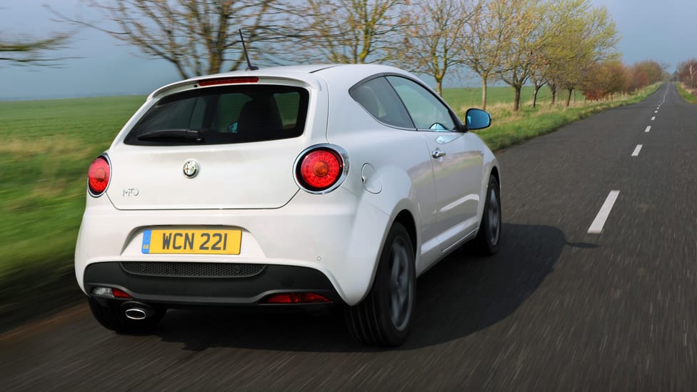 Alfa Romeo MiTo Interior Layout & Technology | Top Gear