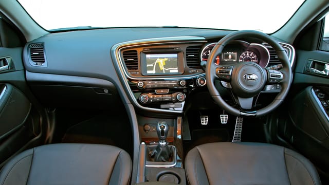 Kia Optima Interior Layout & Technology | Top Gear