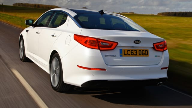 Kia Optima Interior Layout & Technology | Top Gear