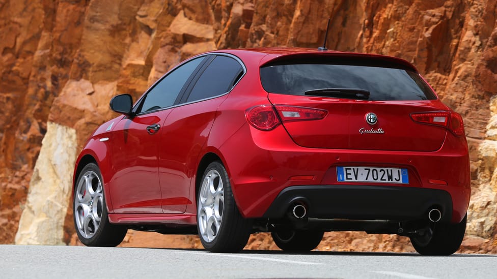 Alfa Romeo Giulietta Cloverleaf/QV Interior Layout & Technology | Top Gear