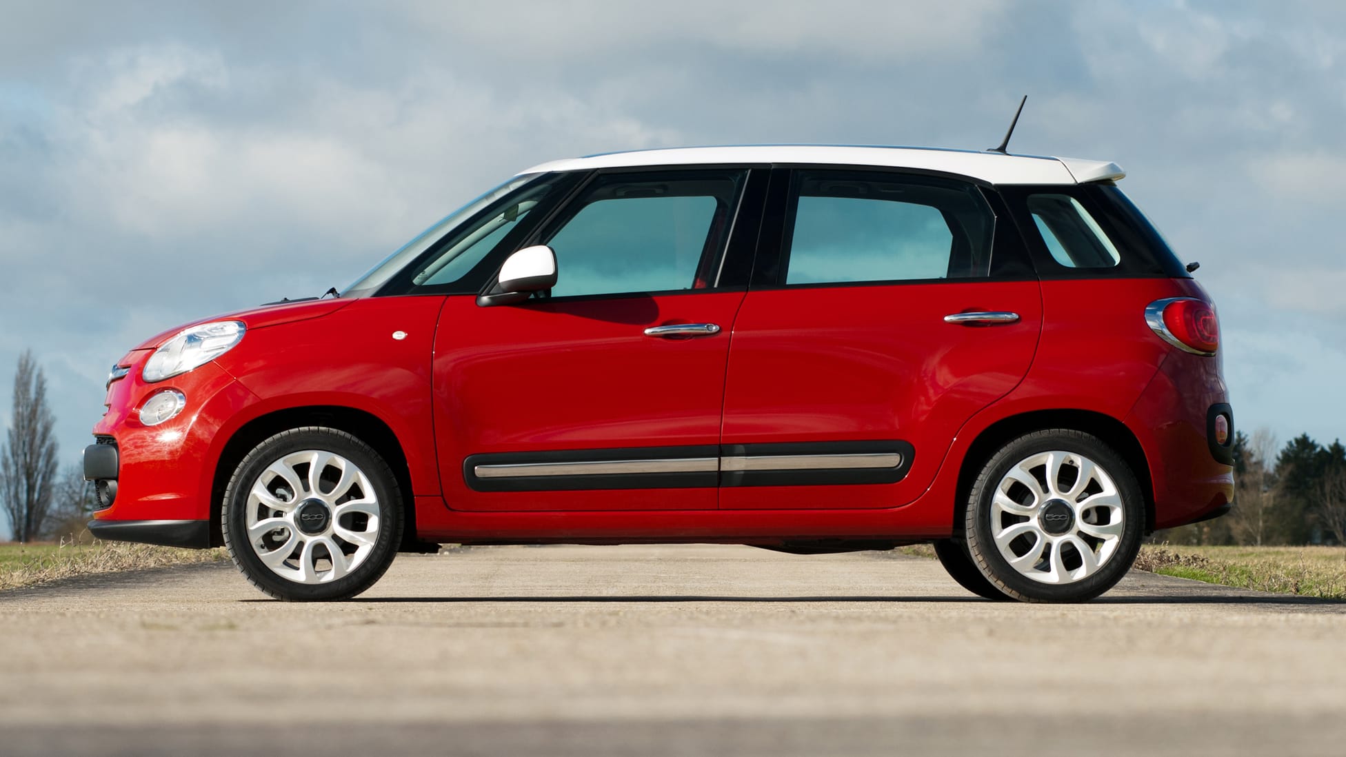 Fiat 500L Review 2025 | Top Gear