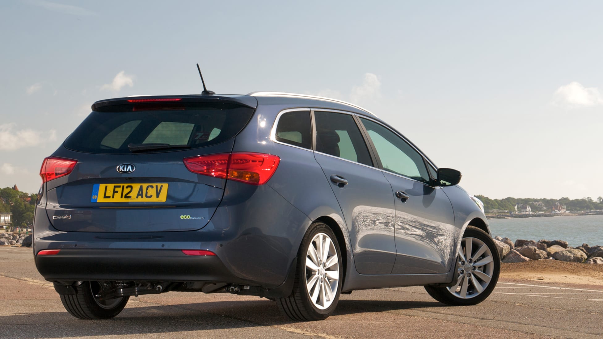 Kia Cee'd Sportswagon Review 2025 | Top Gear