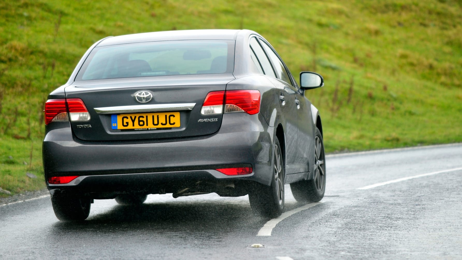 Toyota Avensis Review 2026 | Top Gear