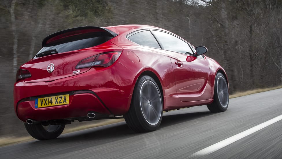 Vauxhall Astra GTC Interior Layout & Technology | Top Gear