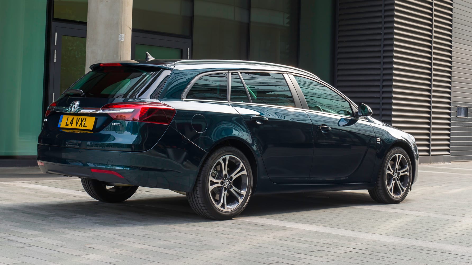 Vauxhall Insignia Sports Tourer Review 2025 | Top Gear