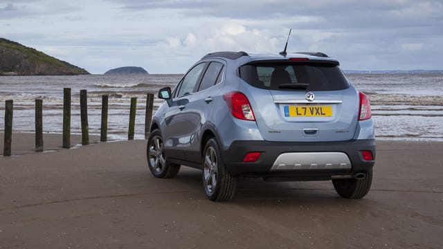 Vauxhall Mokka Interior Layout & Technology | Top Gear