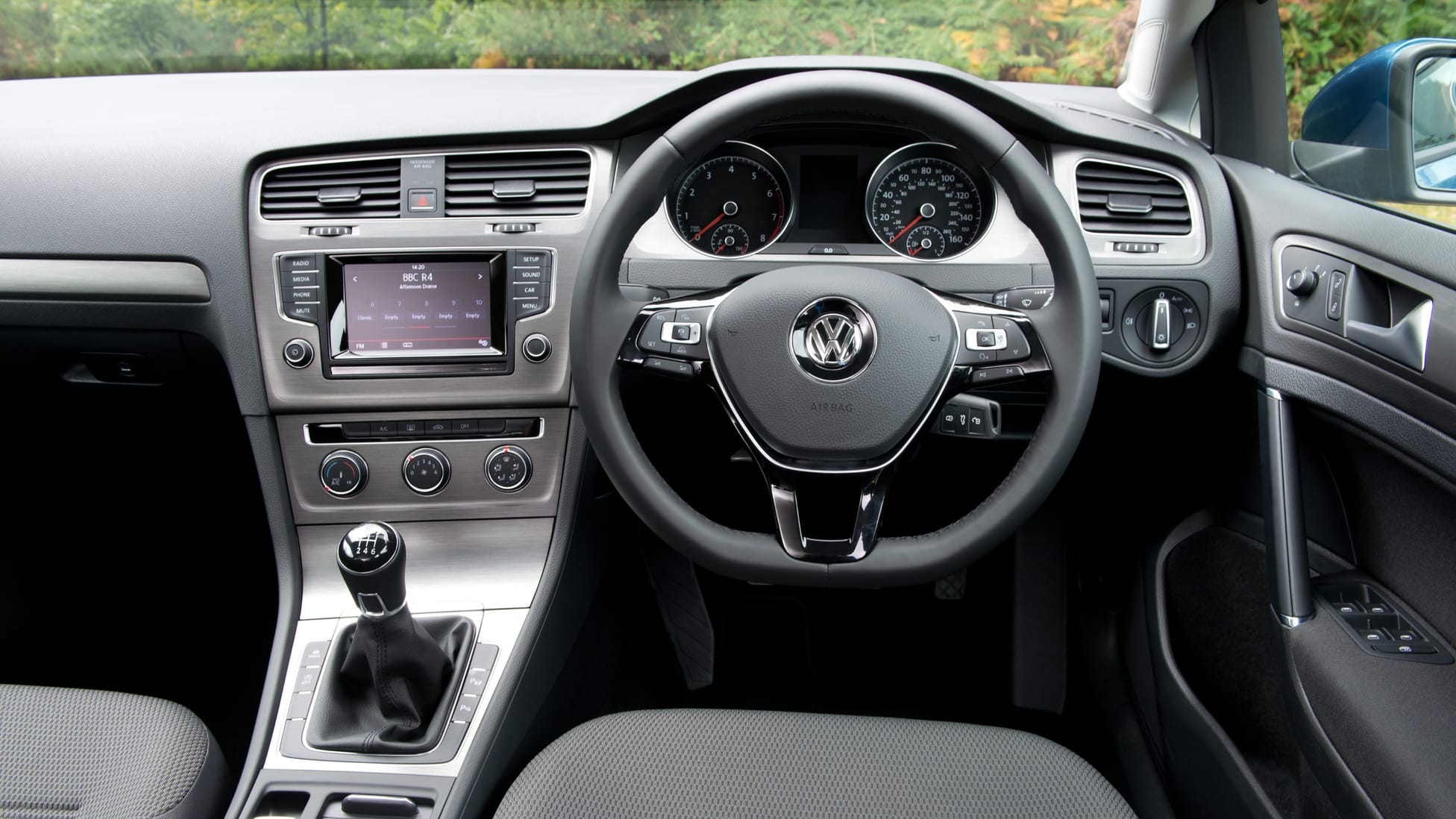 Volkswagen Golf Estate Interior Layout & Technology | Top Gear