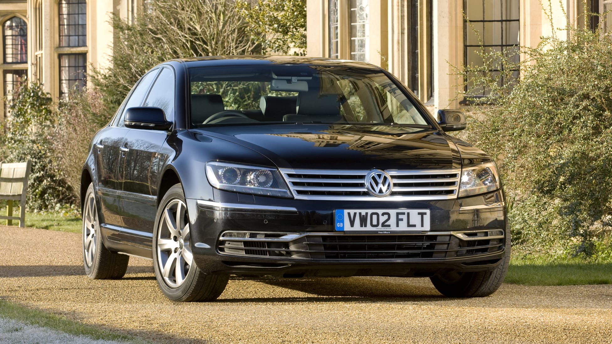 Volkswagen Phaeton Interior Layout & Technology | Top Gear