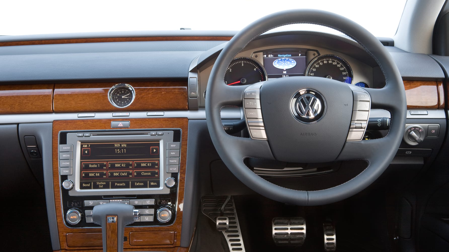 Volkswagen Phaeton Driving, Engines & Performance | Top Gear