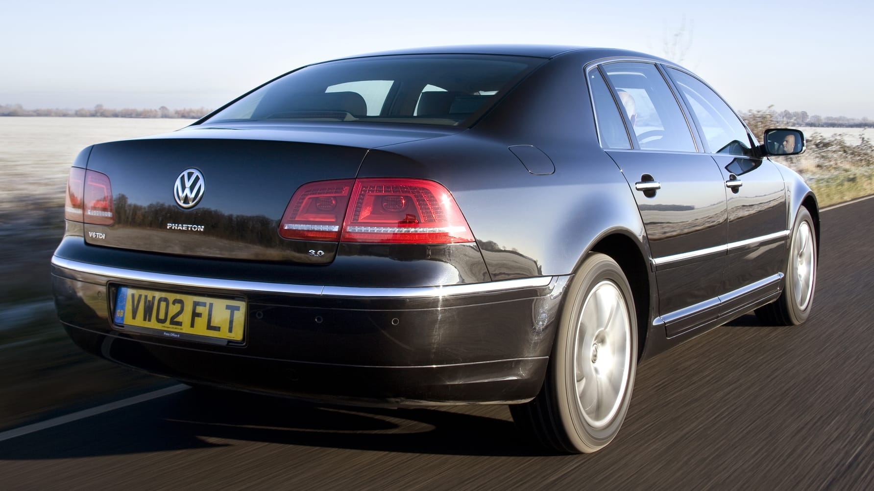 Volkswagen Phaeton Interior Layout & Technology | Top Gear