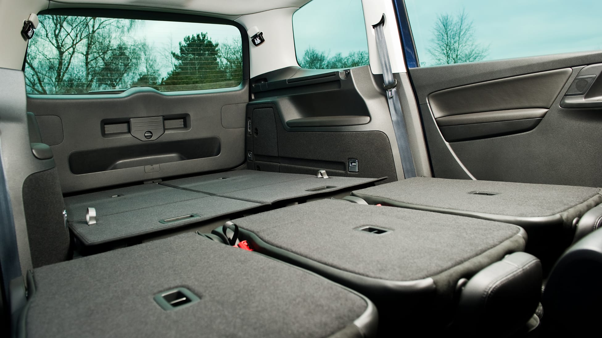 Volkswagen Sharan Interior Layout & Technology | Top Gear