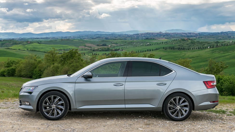 Skoda Superb Driving, Engines & Performance | Top Gear
