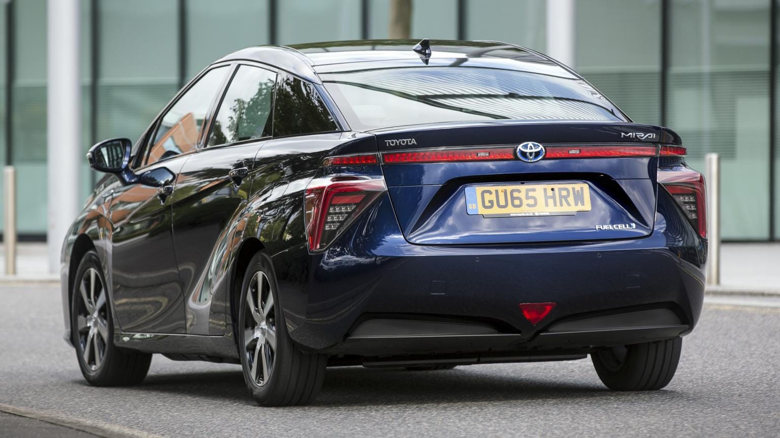 Toyota Mirai (2015-2020) Interior Layout & Technology | Top Gear