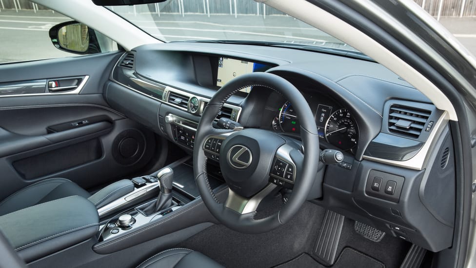 Lexus GS Interior Layout & Technology | Top Gear