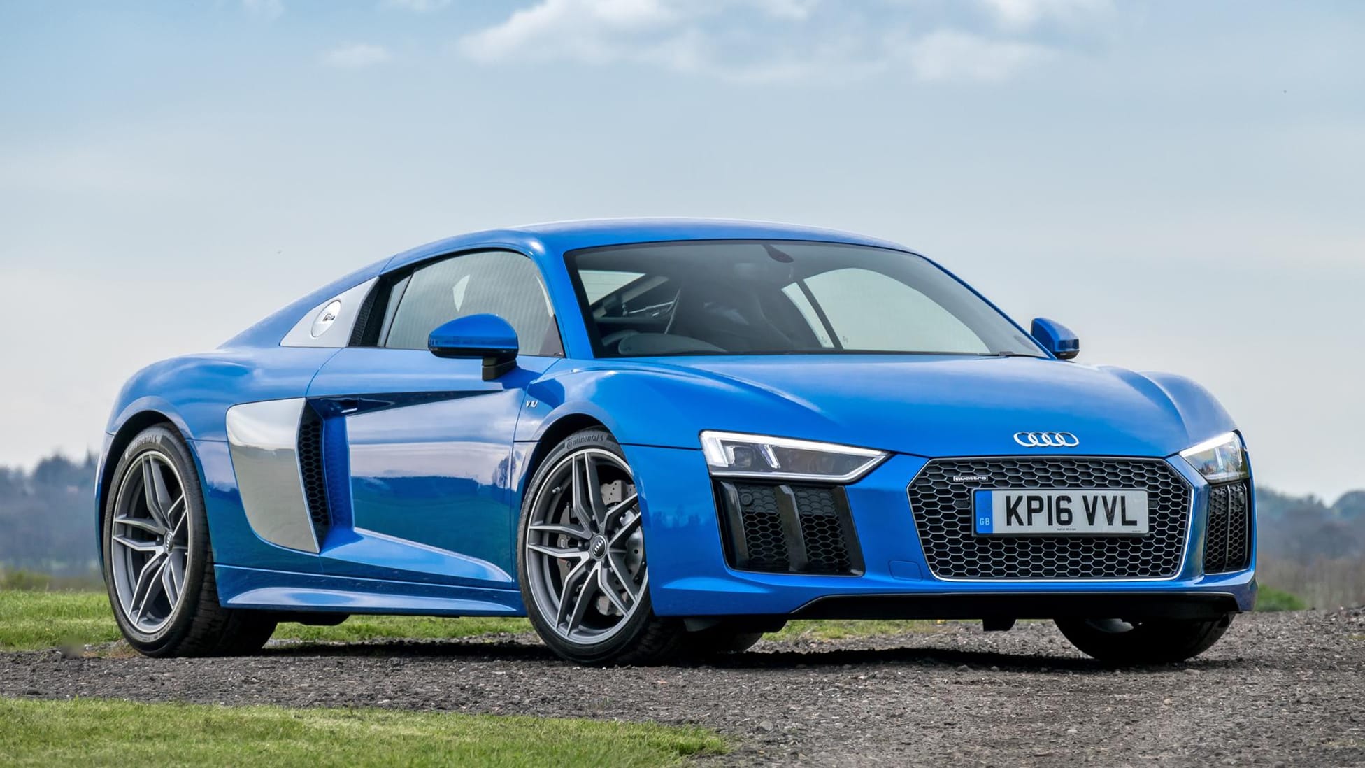 Audi R8 Interior Layout & Technology | Top Gear