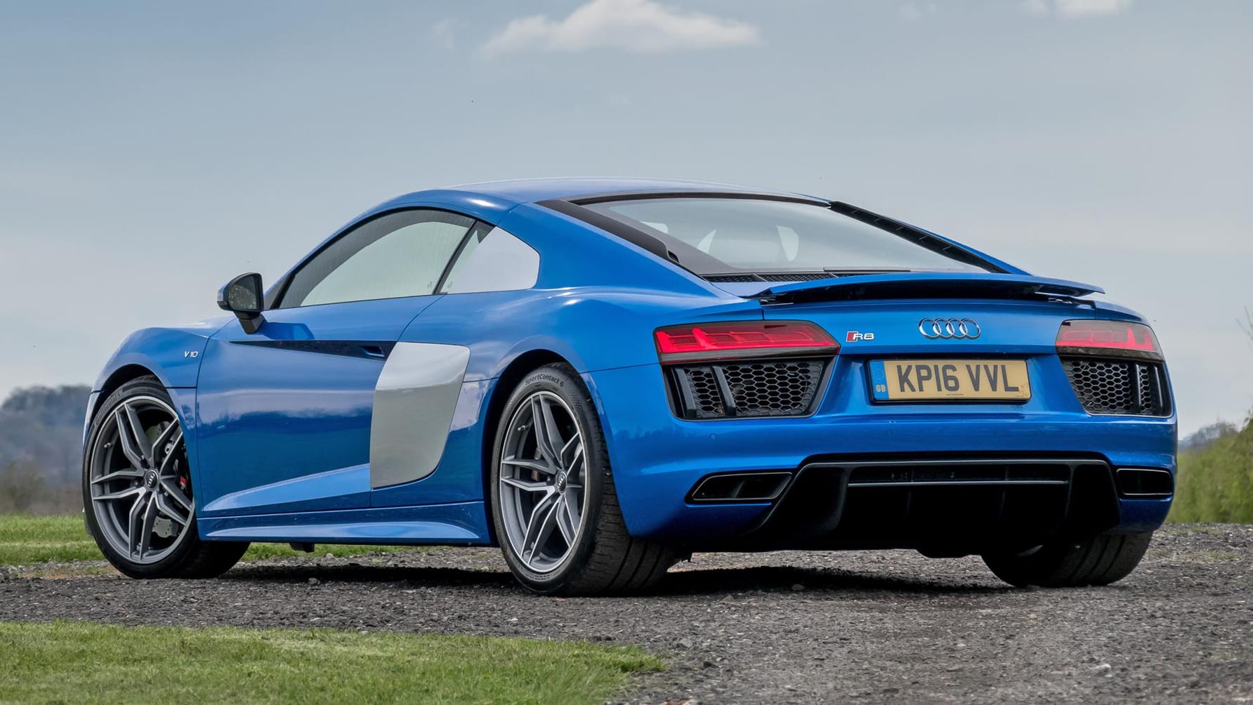 Audi R8 Interior Layout & Technology | Top Gear