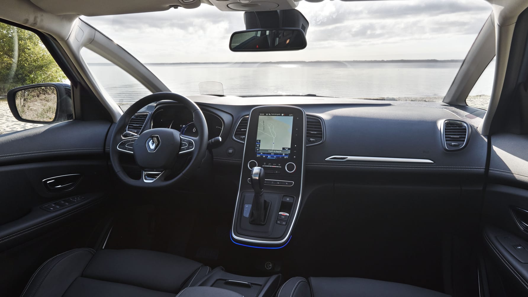 Renault Scenic Interior Layout & Technology | Top Gear