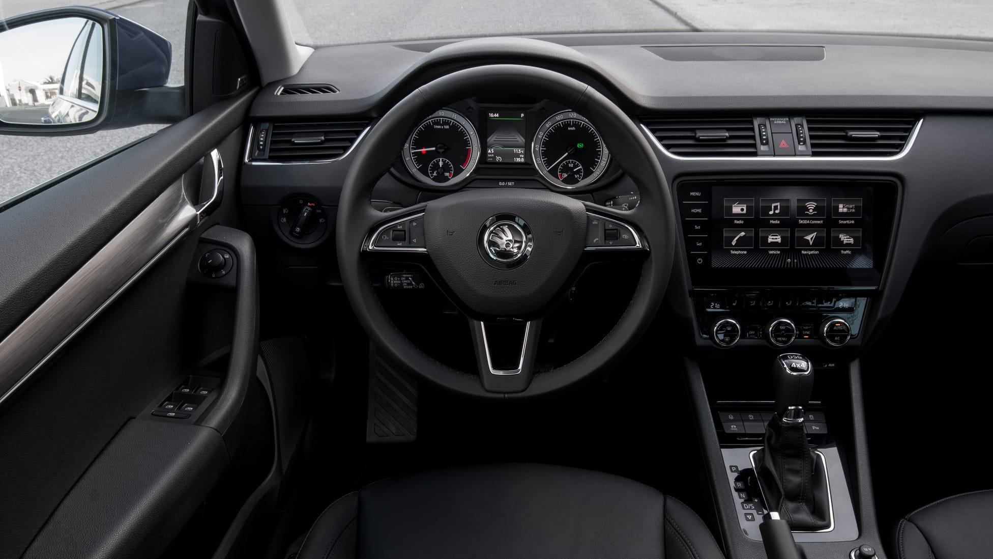 Skoda Octavia (2012-2020) Interior Layout & Technology | Top Gear