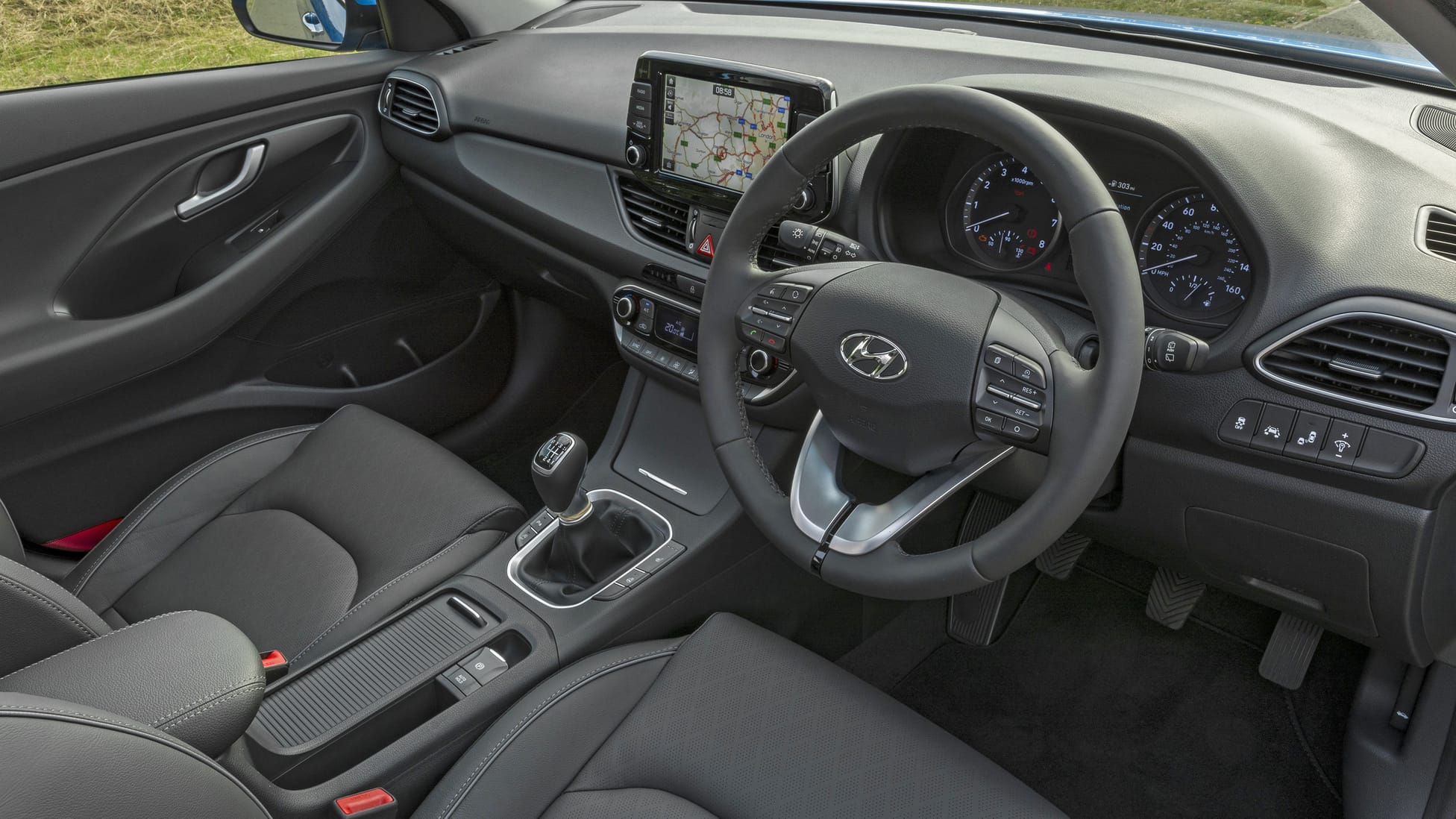 Hyundai i30 Tourer Interior Layout & Technology | Top Gear