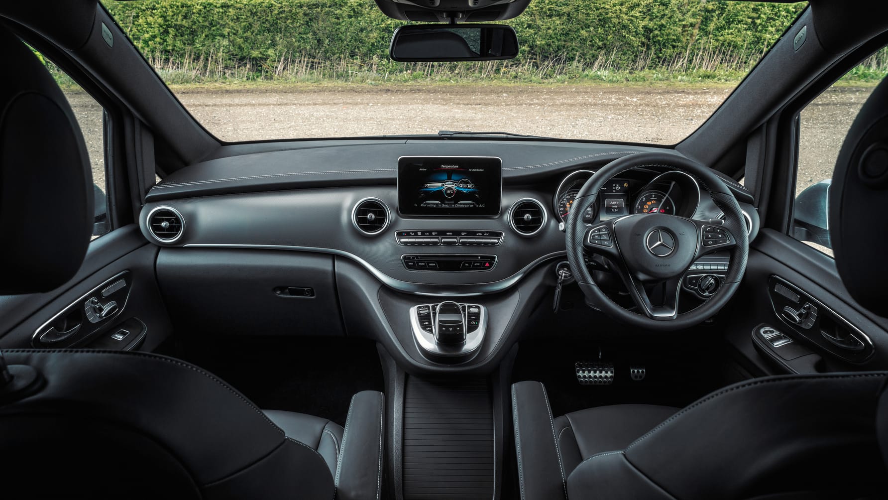Mercedes-Benz V-Class Interior Layout & Technology | Top Gear