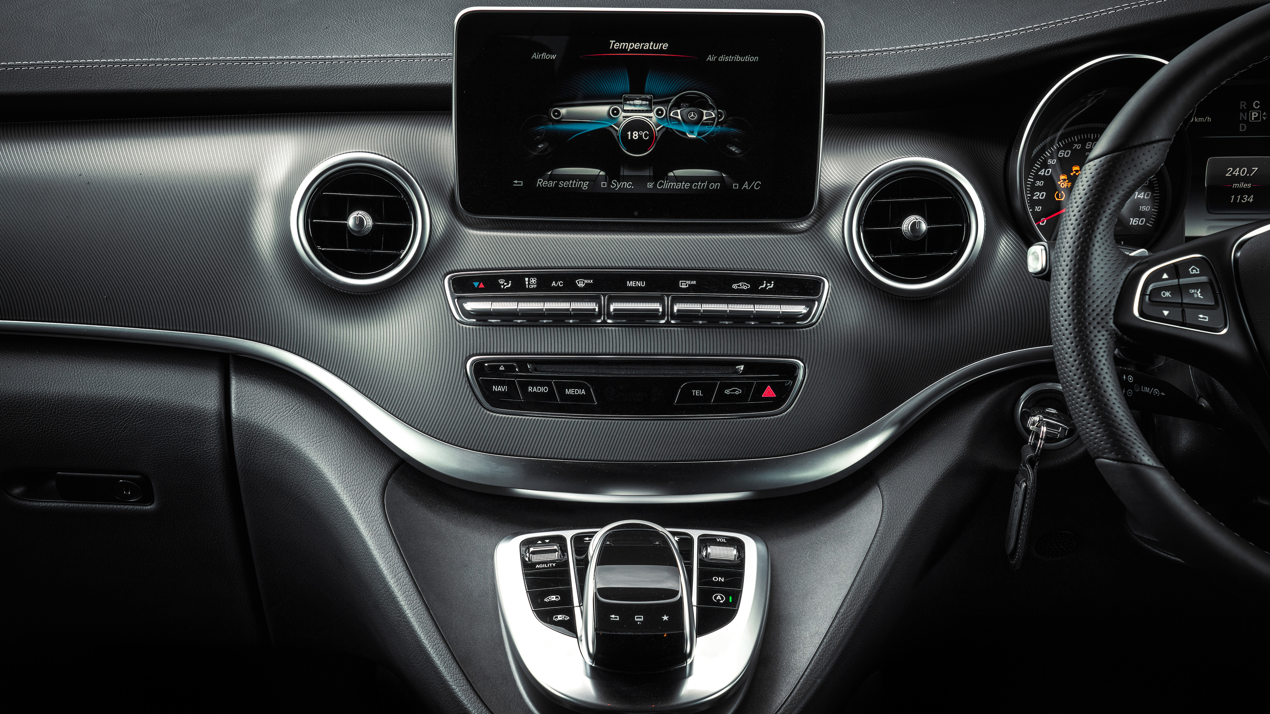 2018 Mercedes-Benz V-Class Review | Top Gear