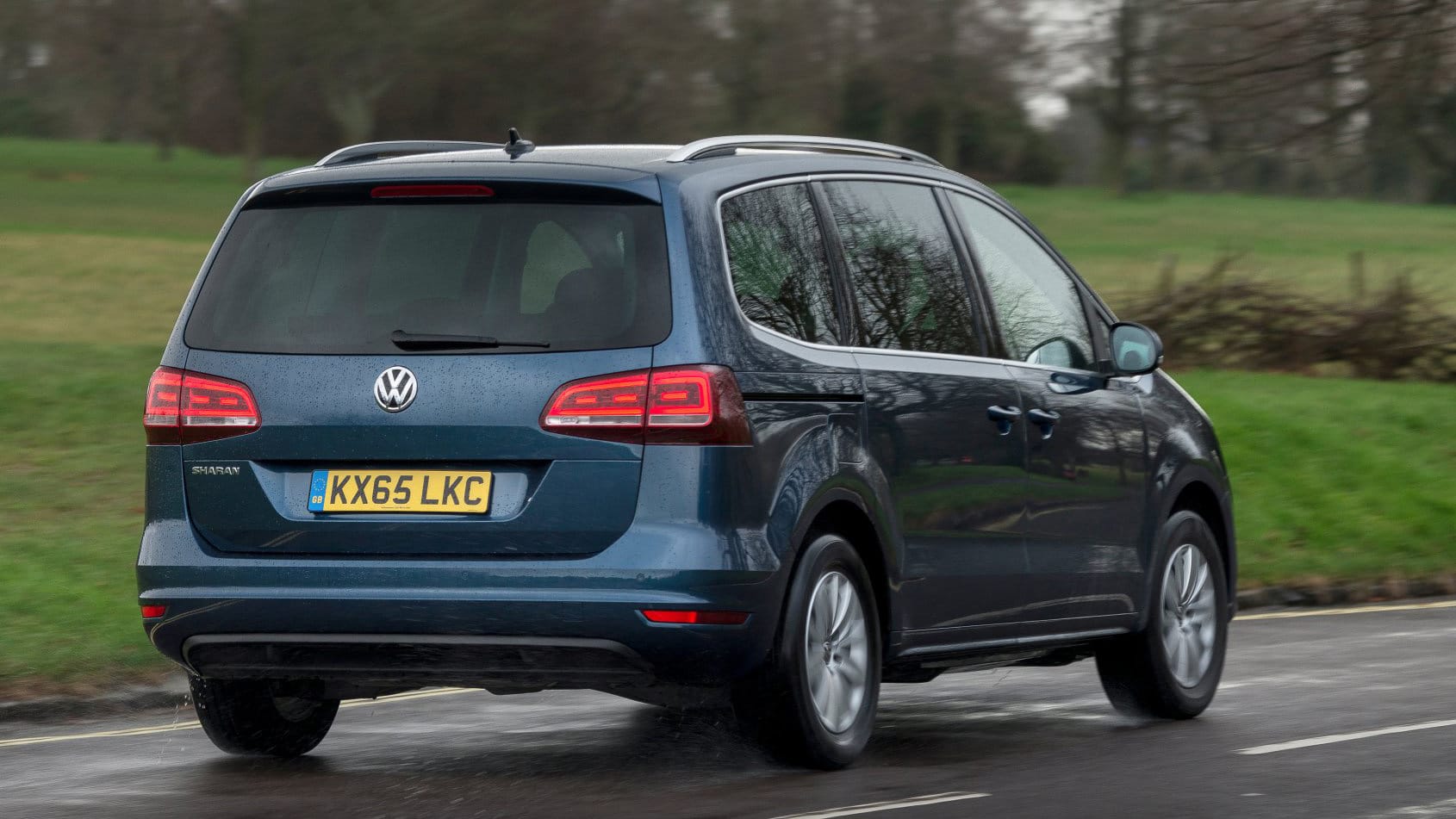 Volkswagen Sharan Interior Layout & Technology | Top Gear