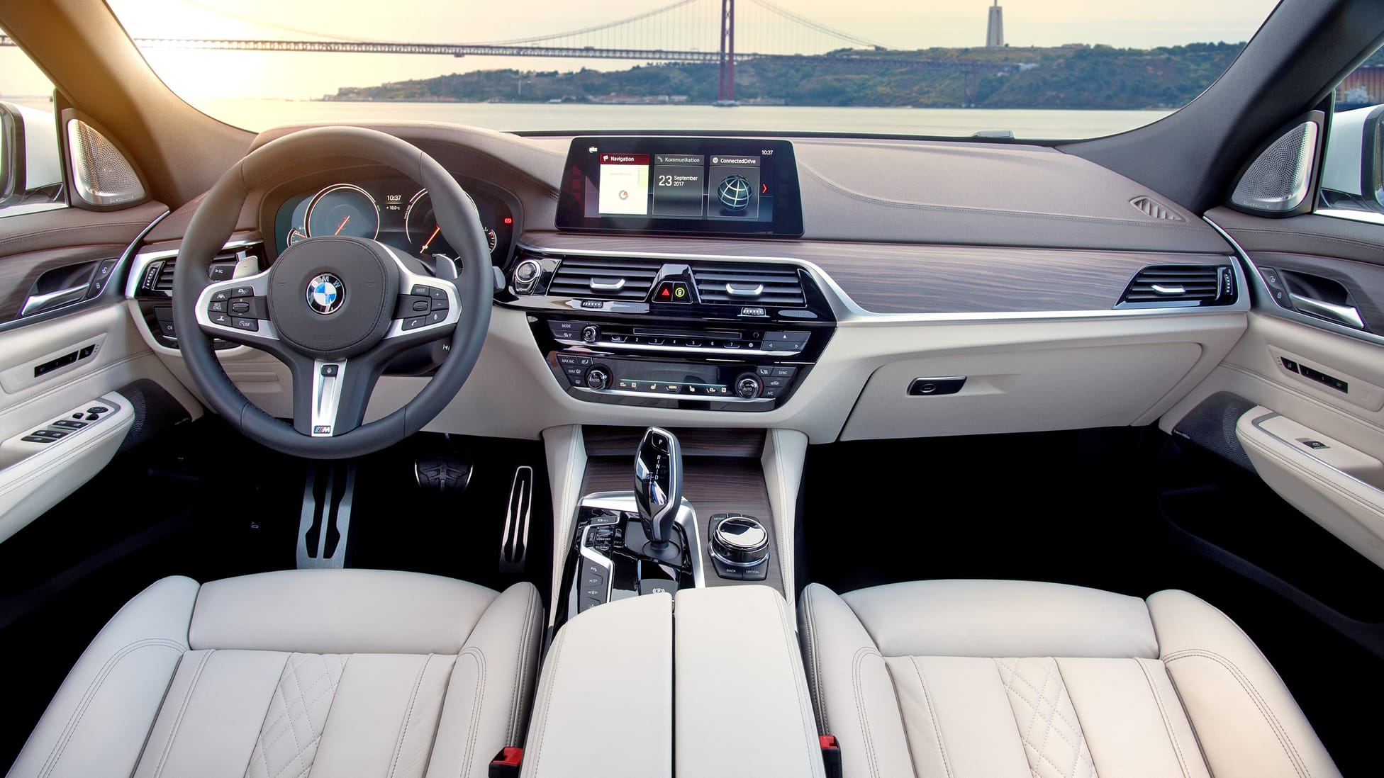 BMW 6 Series Gran Turismo Interior Layout & Technology | Top Gear