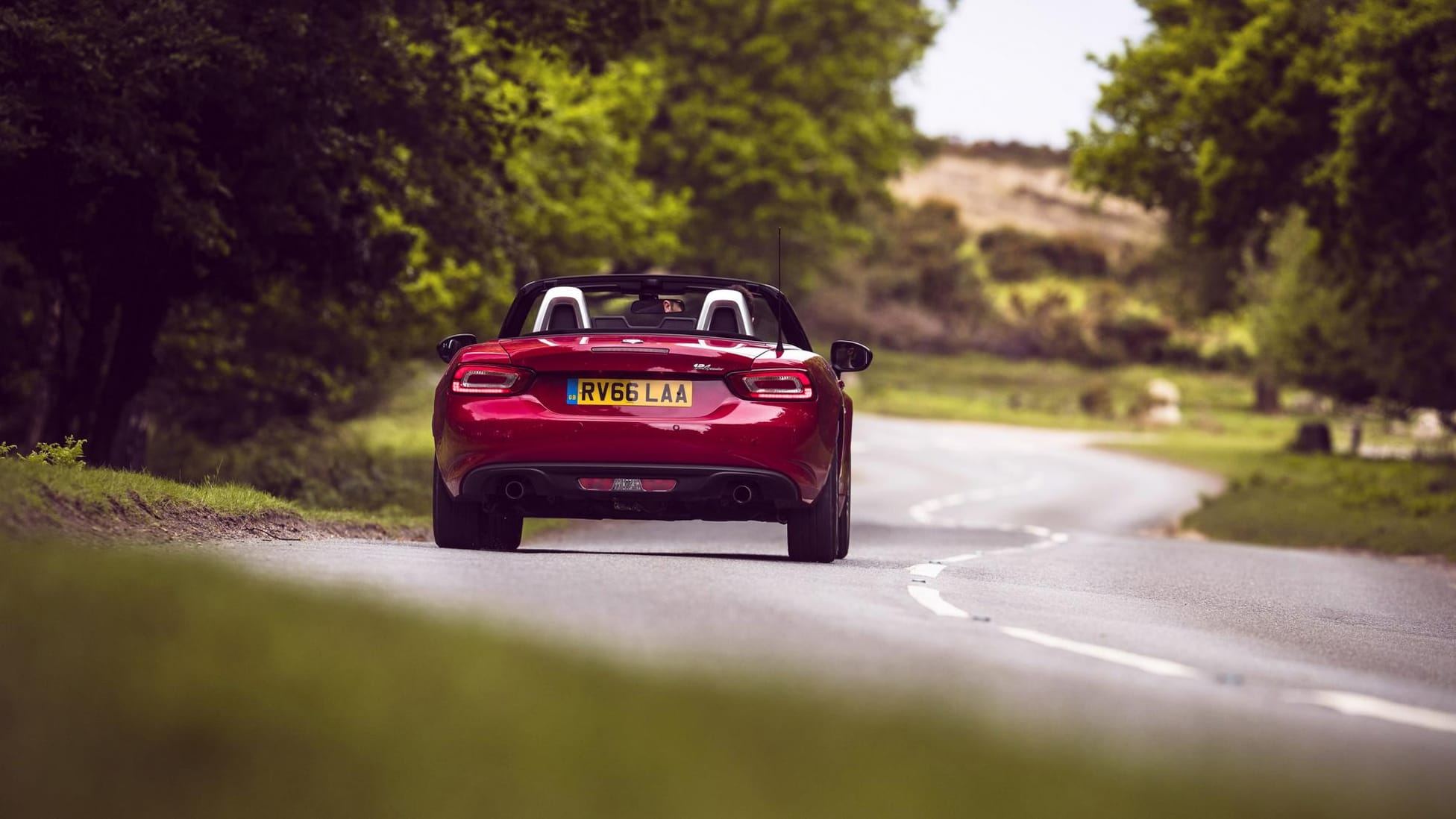 Fiat 124 Spider Driving, Engines & Performance | Top Gear