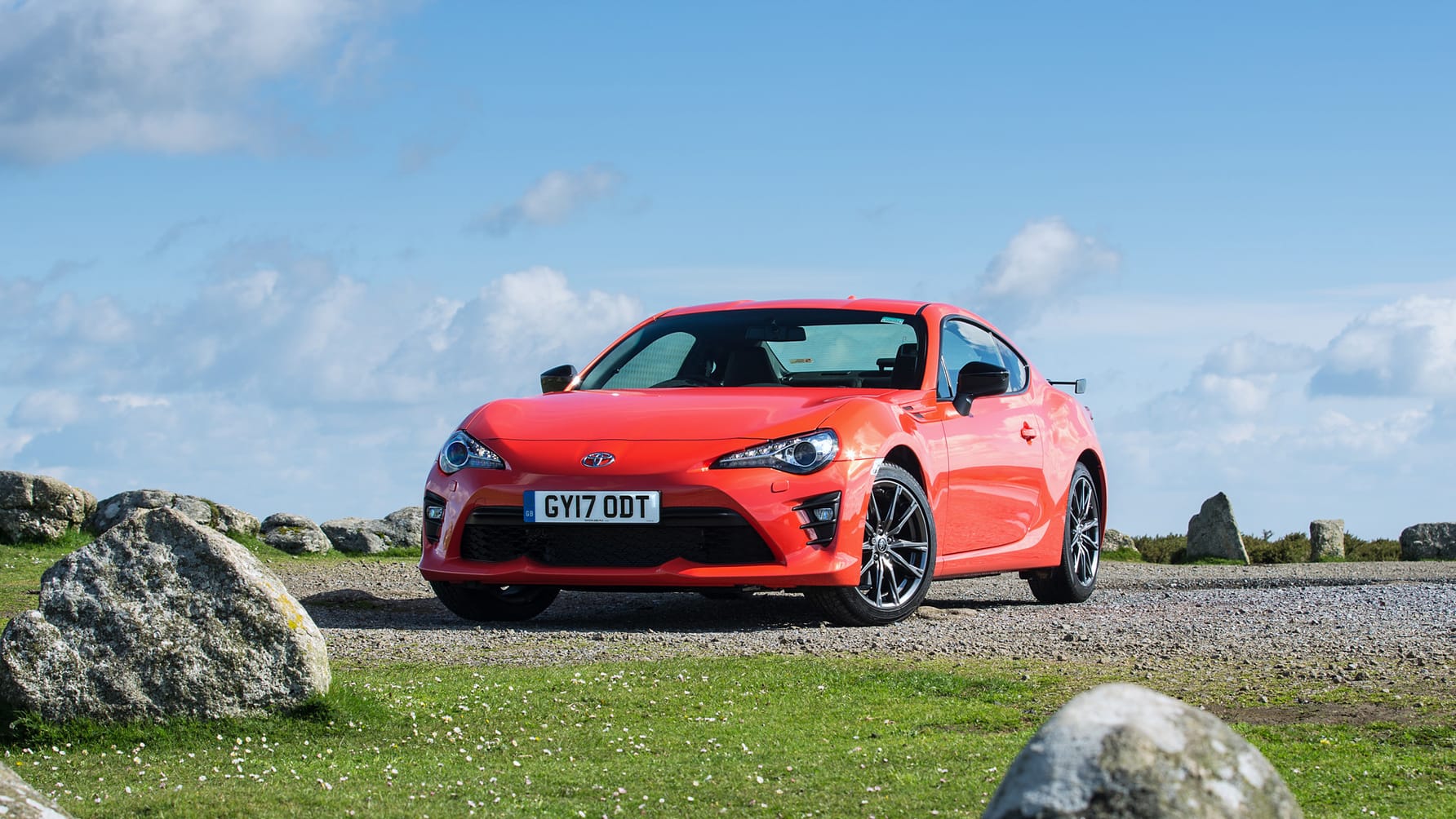 Toyota GT86 Interior Layout & Technology | Top Gear