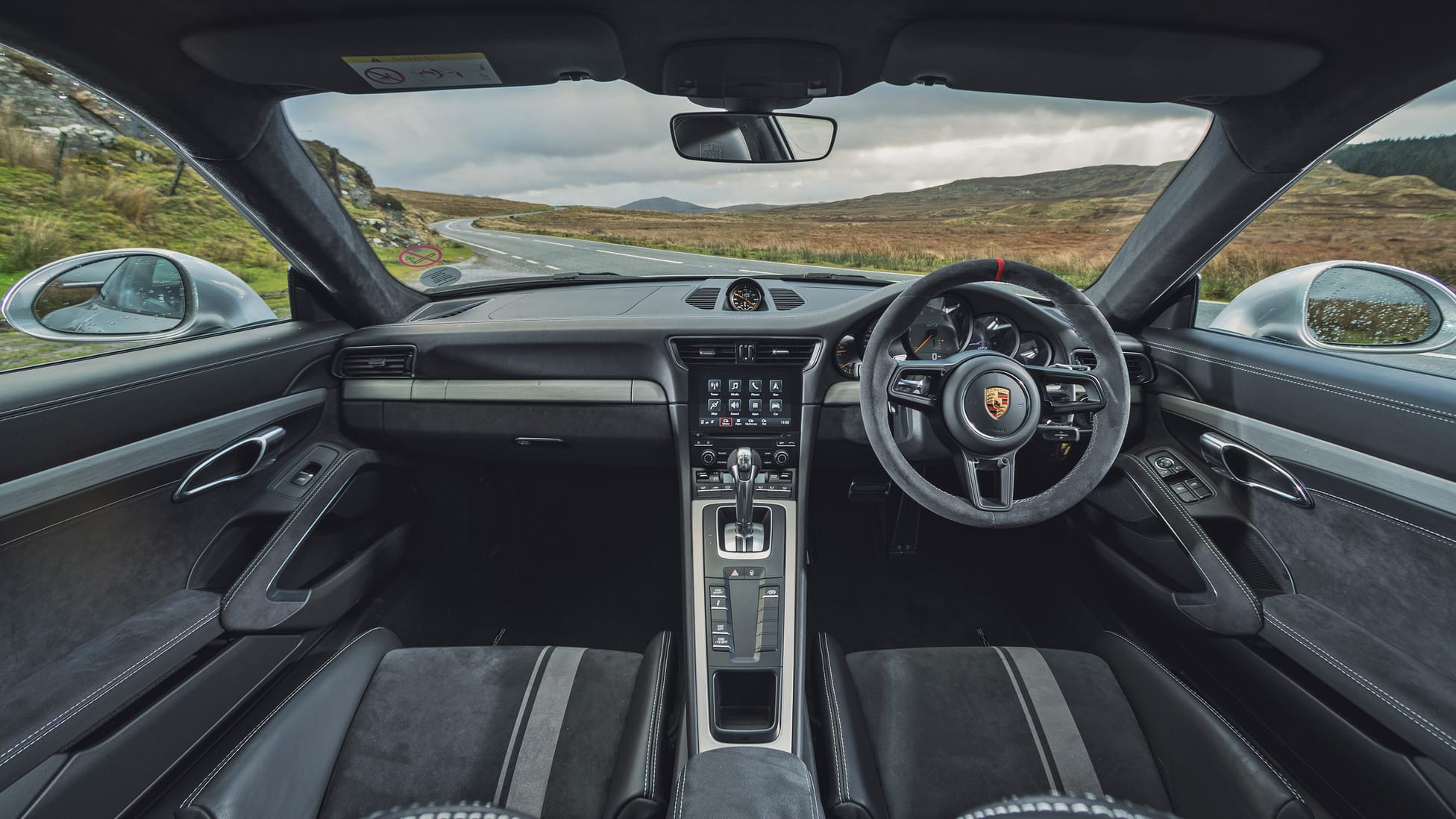 Porsche 911 Interior Layout & Technology | Top Gear