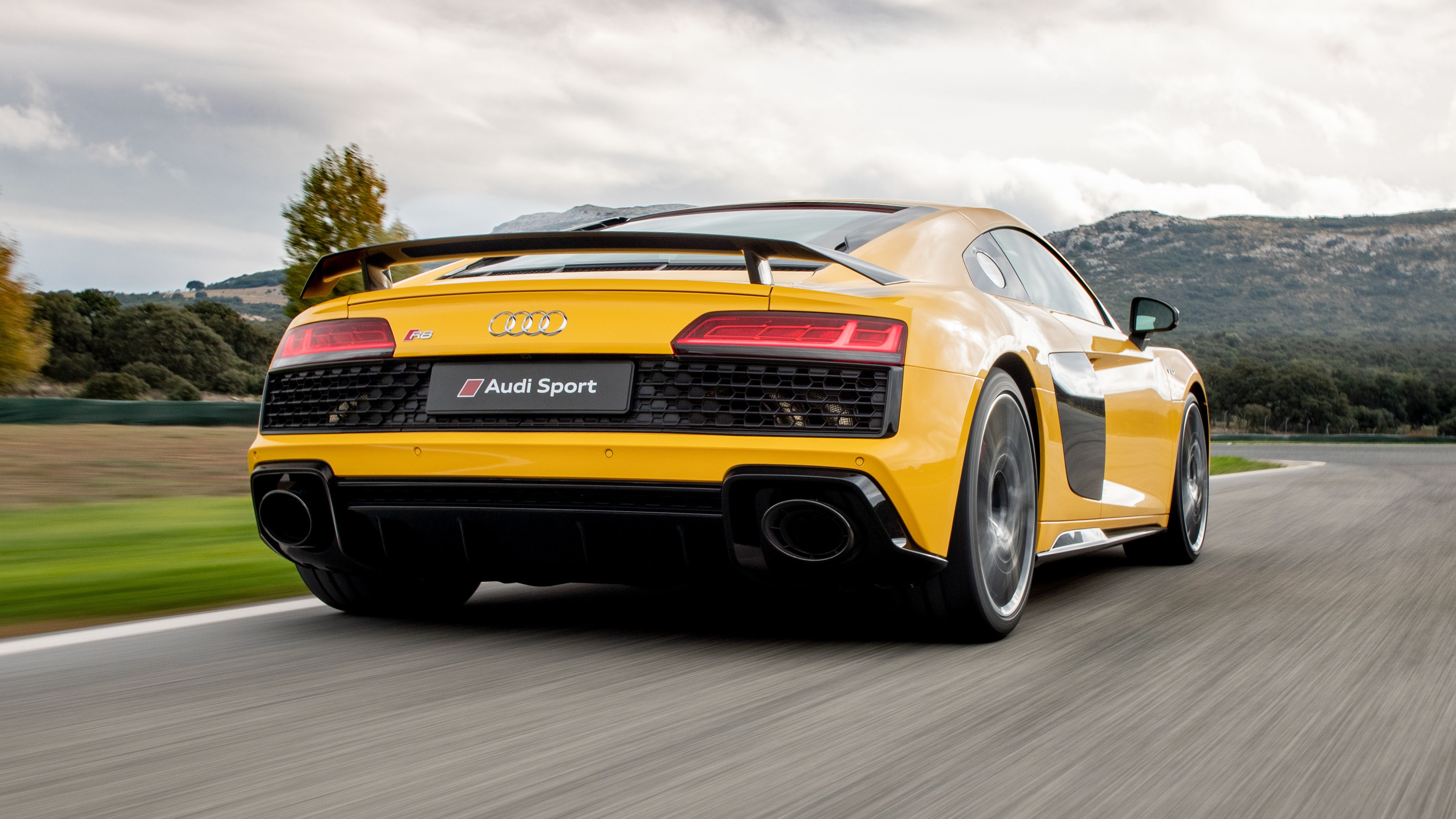 Audi R8 Driving, Engines & Performance | Top Gear