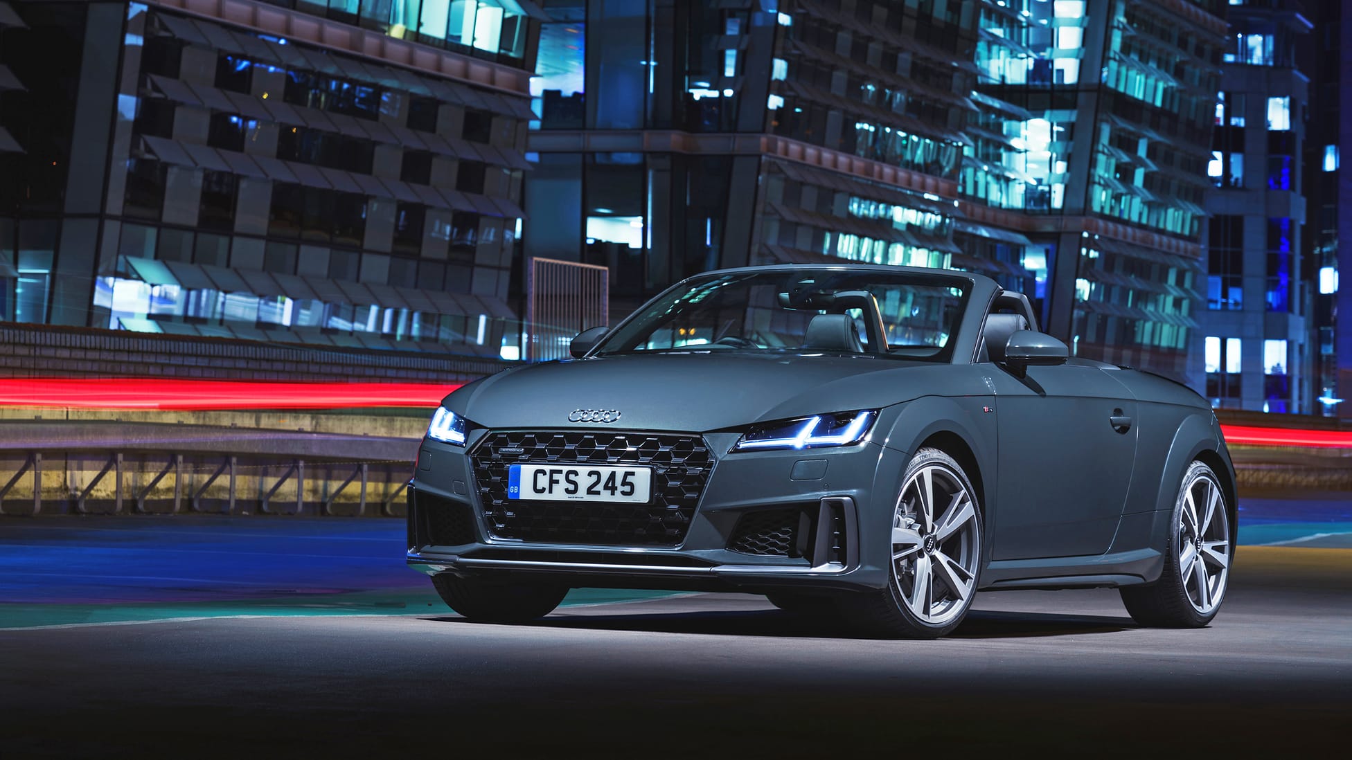 Audi TT Roadster Interior Layout & Technology | Top Gear