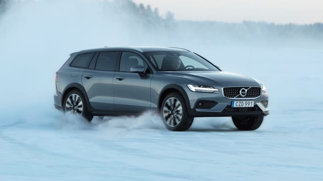 Volvo V60 Cross Country Review 2026 | Top Gear