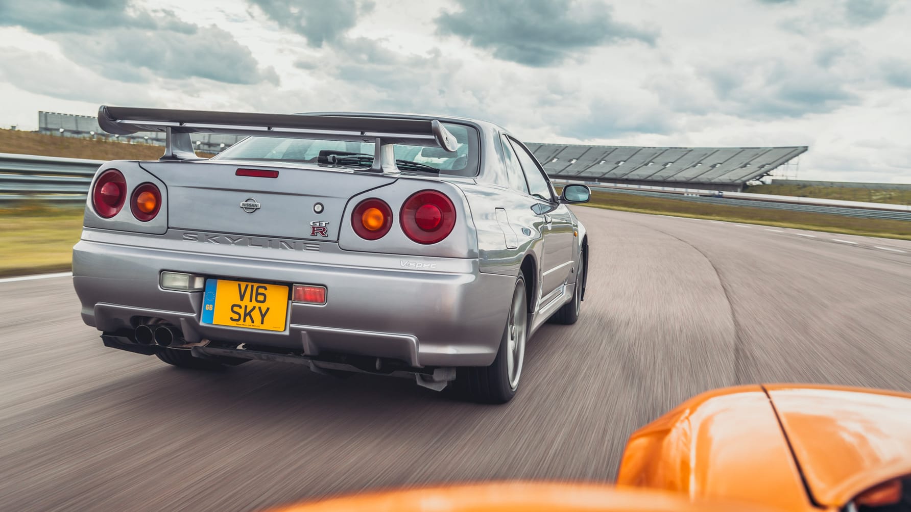 Nissan Skyline (R34) Interior Layout & Technology | Top Gear