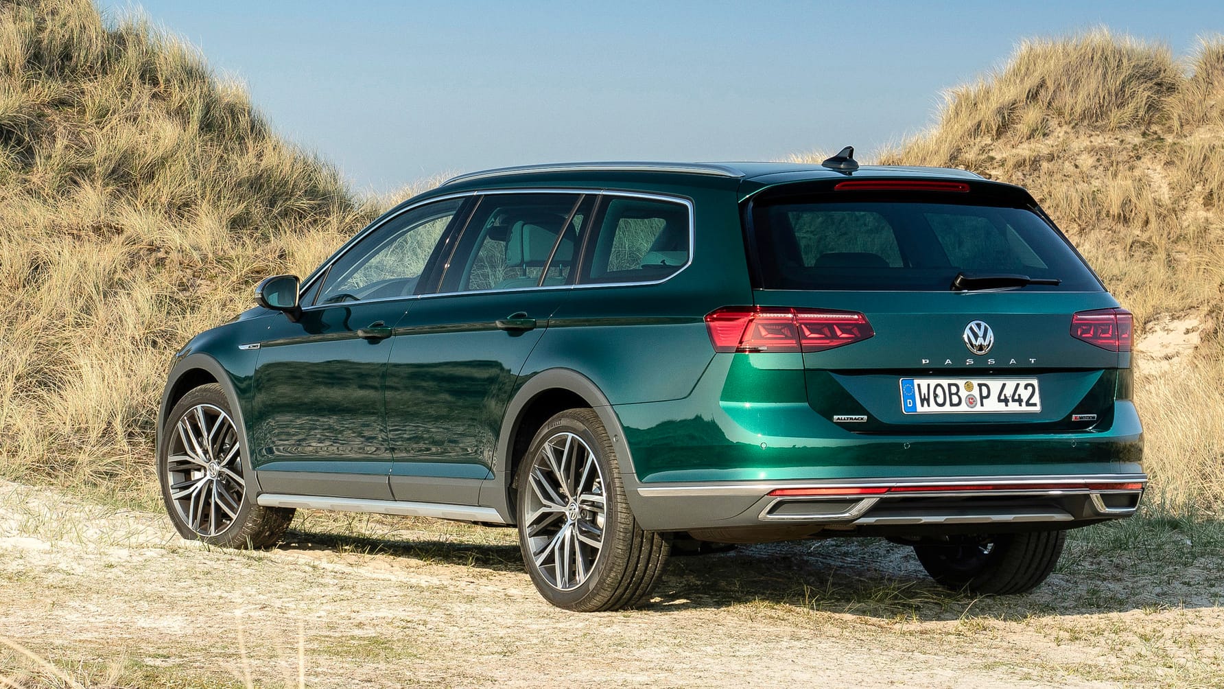 Volkswagen Passat Estate Interior Layout & Technology | Top Gear