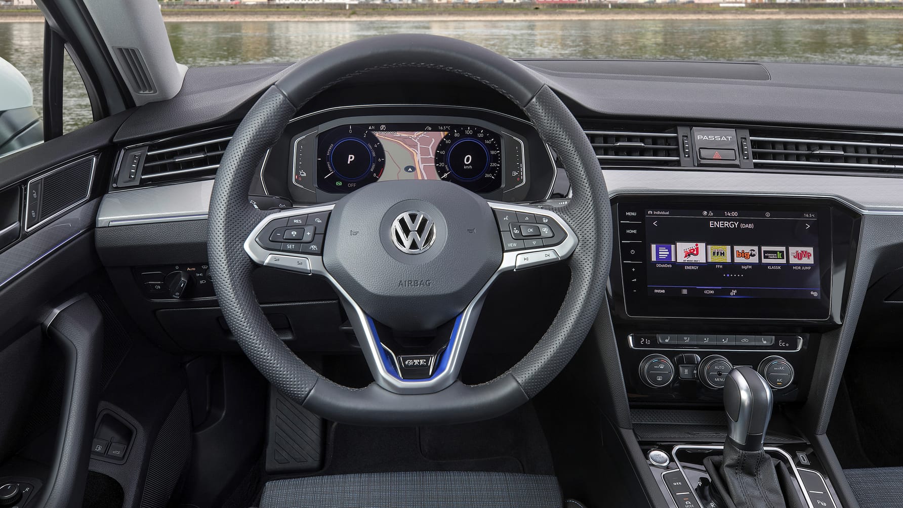 Volkswagen Passat Estate Interior Layout & Technology | Top Gear