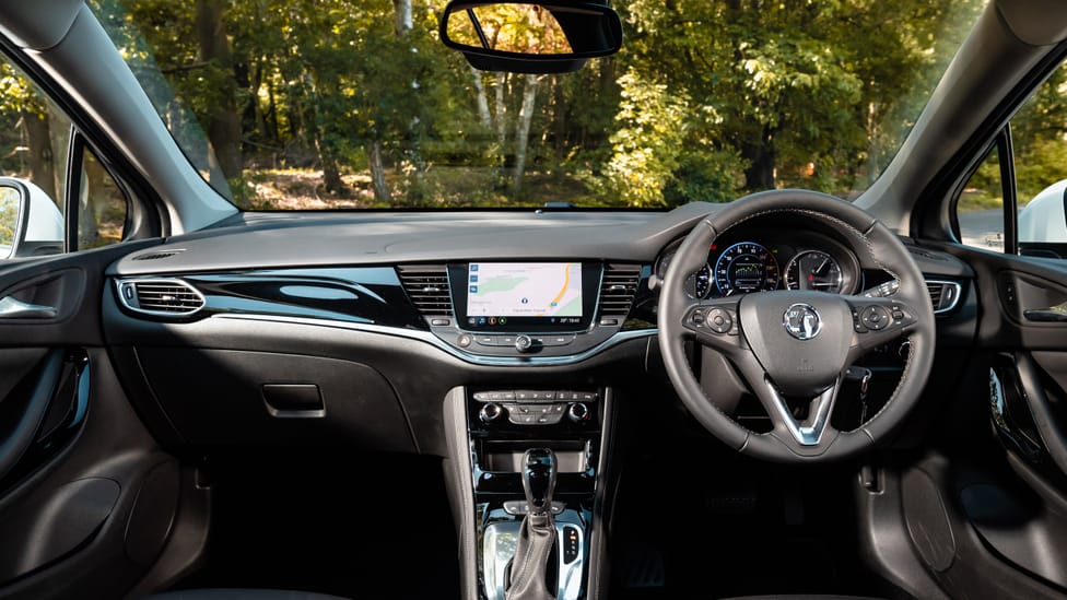 Vauxhall Astra Interior Layout & Technology | Top Gear