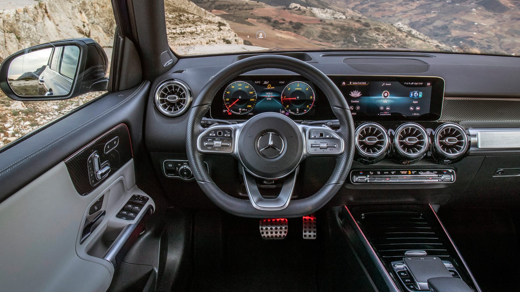 Mercedes-Benz GLB Interior Layout & Technology | Top Gear