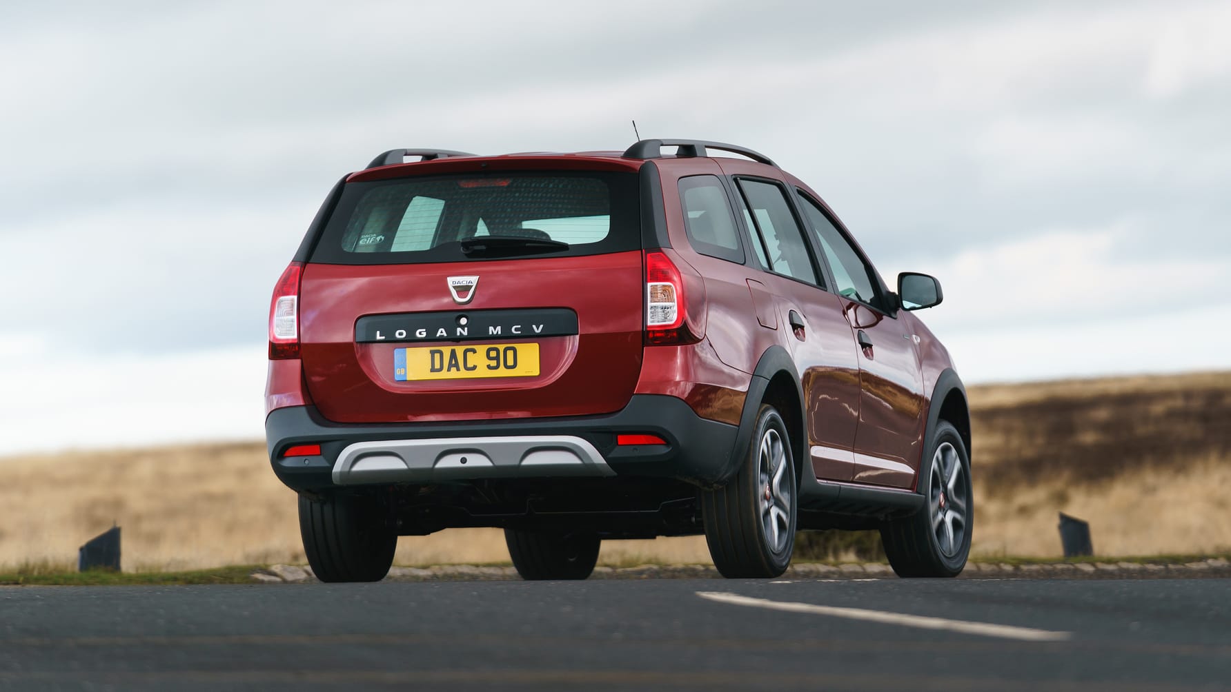 Dacia Logan MCV Interior Layout & Technology | Top Gear
