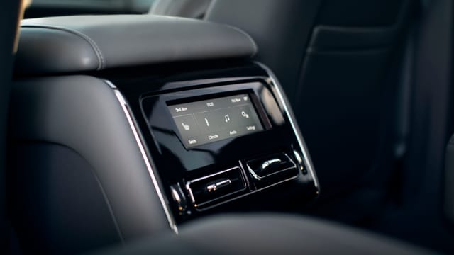 Lincoln Aviator Interior Layout & Technology | Top Gear