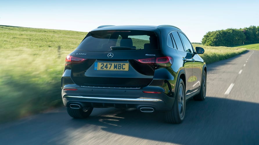 Mercedes-Benz GLA Interior Layout & Technology | Top Gear