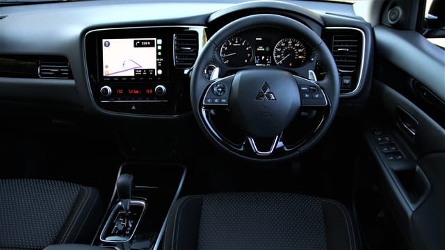 Mitsubishi Outlander Interior Layout & Technology | Top Gear