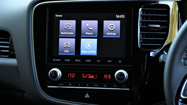 Mitsubishi Outlander Review 2026 | Top Gear