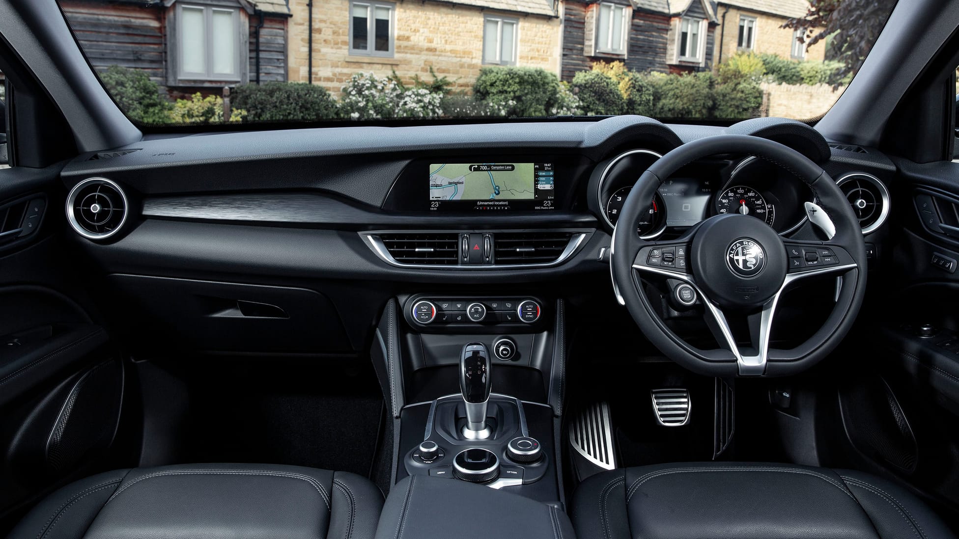 Alfa Romeo Stelvio Interior Layout & Technology | Top Gear