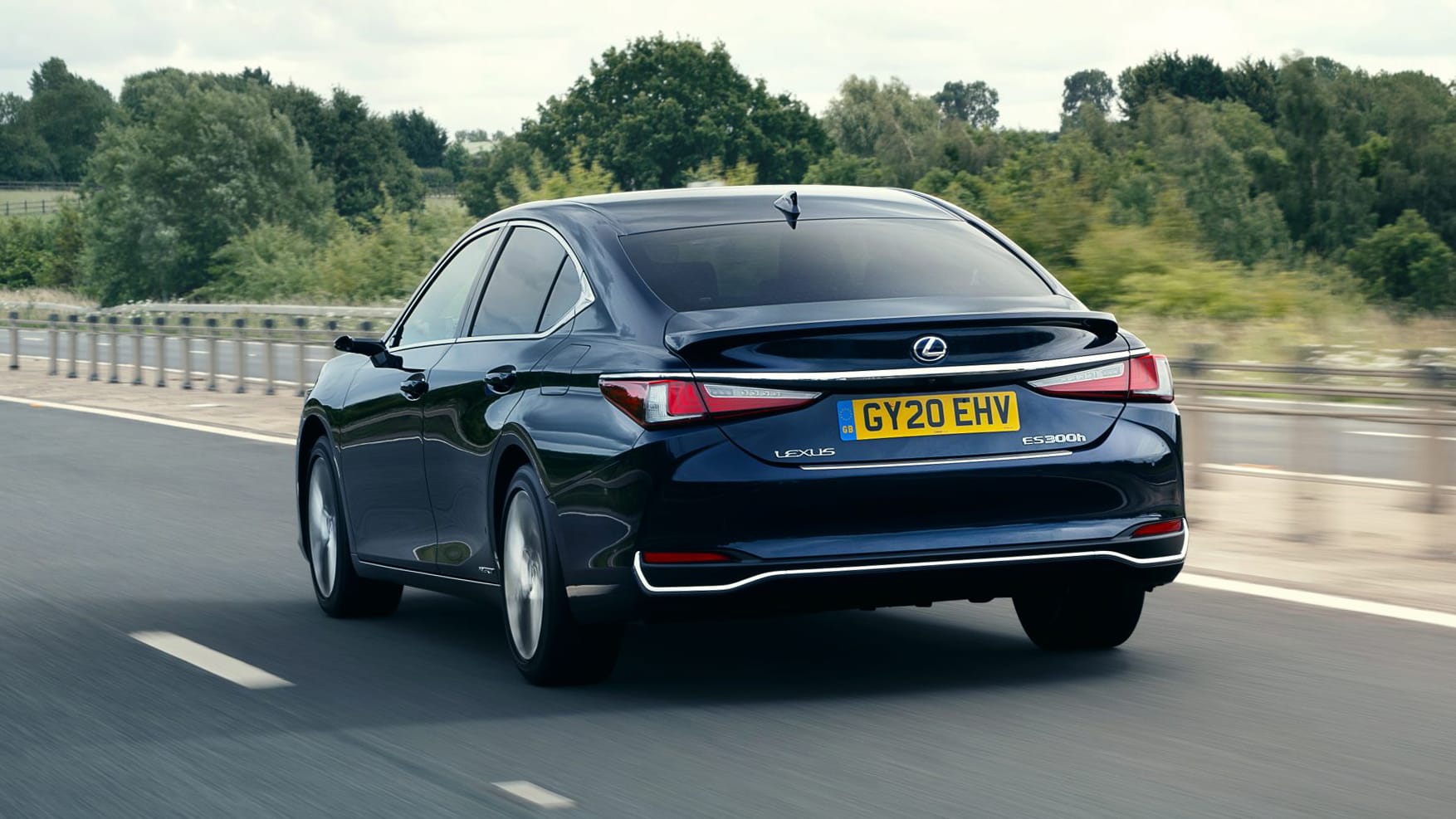 Lexus ES Review 2025 | Top Gear