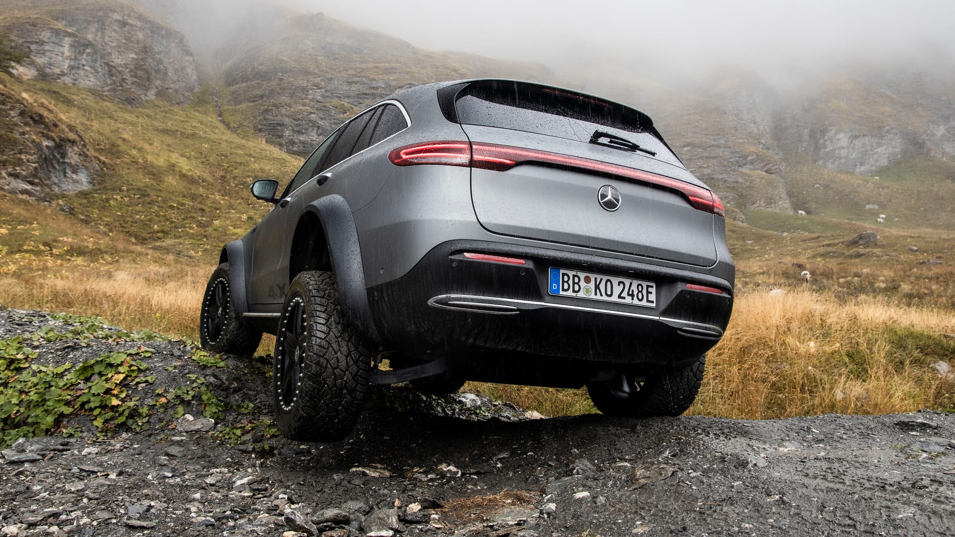 Mercedes-Benz EQC 4x4² Interior Layout & Technology | Top Gear